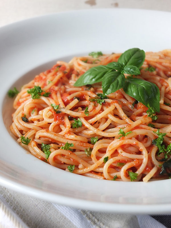 15-Minute Chilli Spaghetti Recipe for Two - Elizabeth's Kitchen Diary