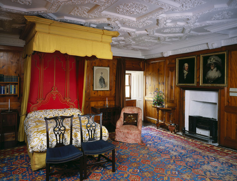 Craigievar Castle - Scotland's Pink Fairy-tale Castle - Elizabeth's ...