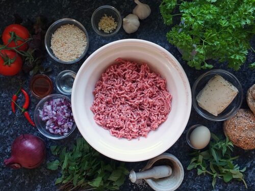 BBQ Lamb Burgers Recipe with Fiery Chilli Halloumi - Elizabeth's ... BBQ Lamb Burgers Recipe with Fiery Chilli Halloumi - Elizabeth's ...