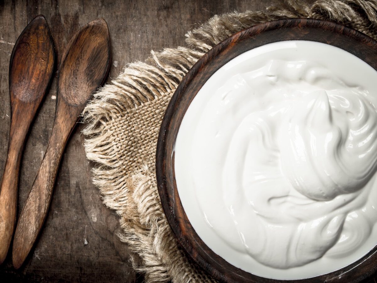 How to make your own natural yoghurt, the easy way! - Elizabeth's ...